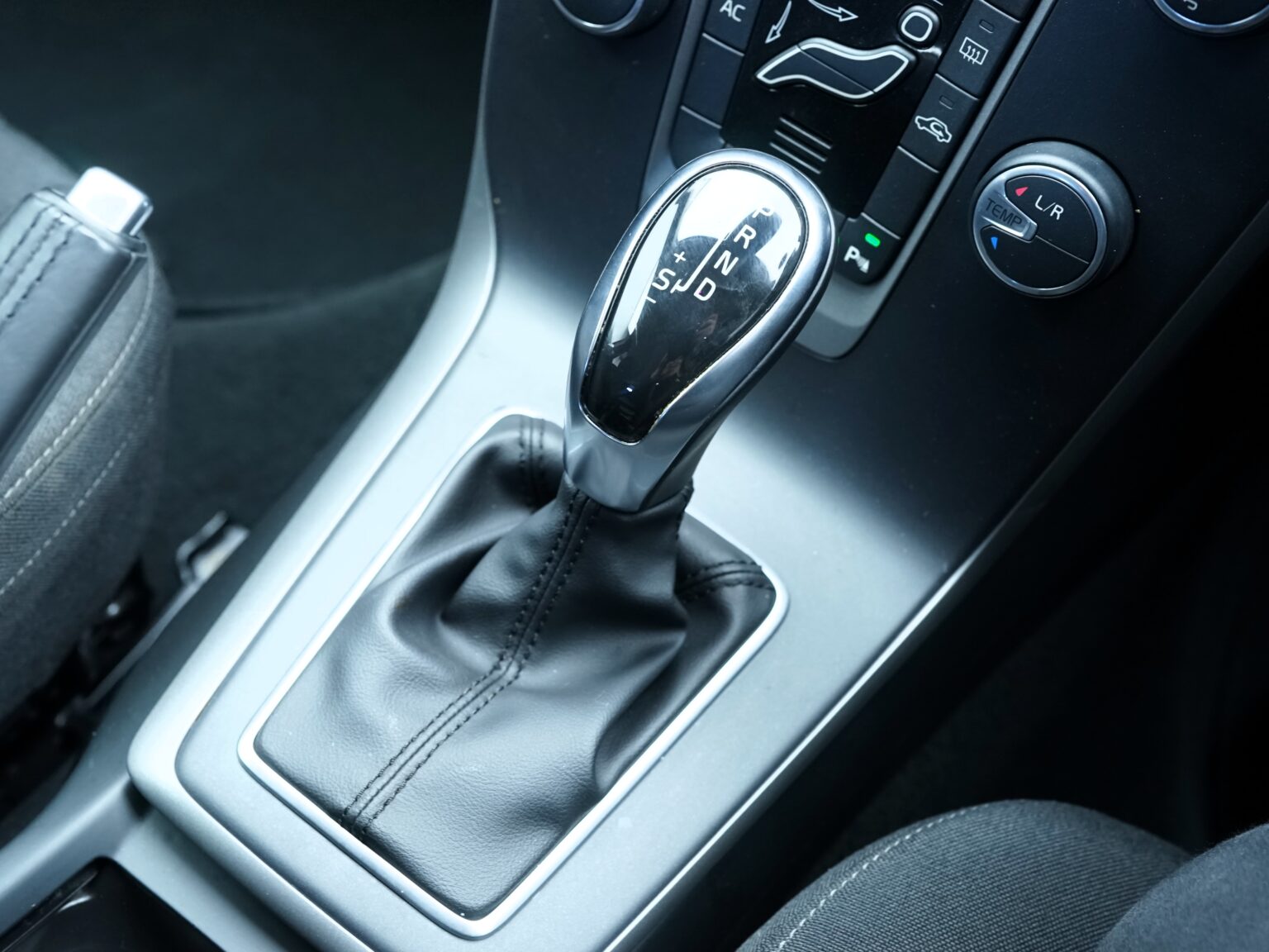 VOLVO V40 （MB型）のよくある故障事例とは？！ - 岡山で外車・輸入車のことなら中四国最大級のCARAD（カラッド）